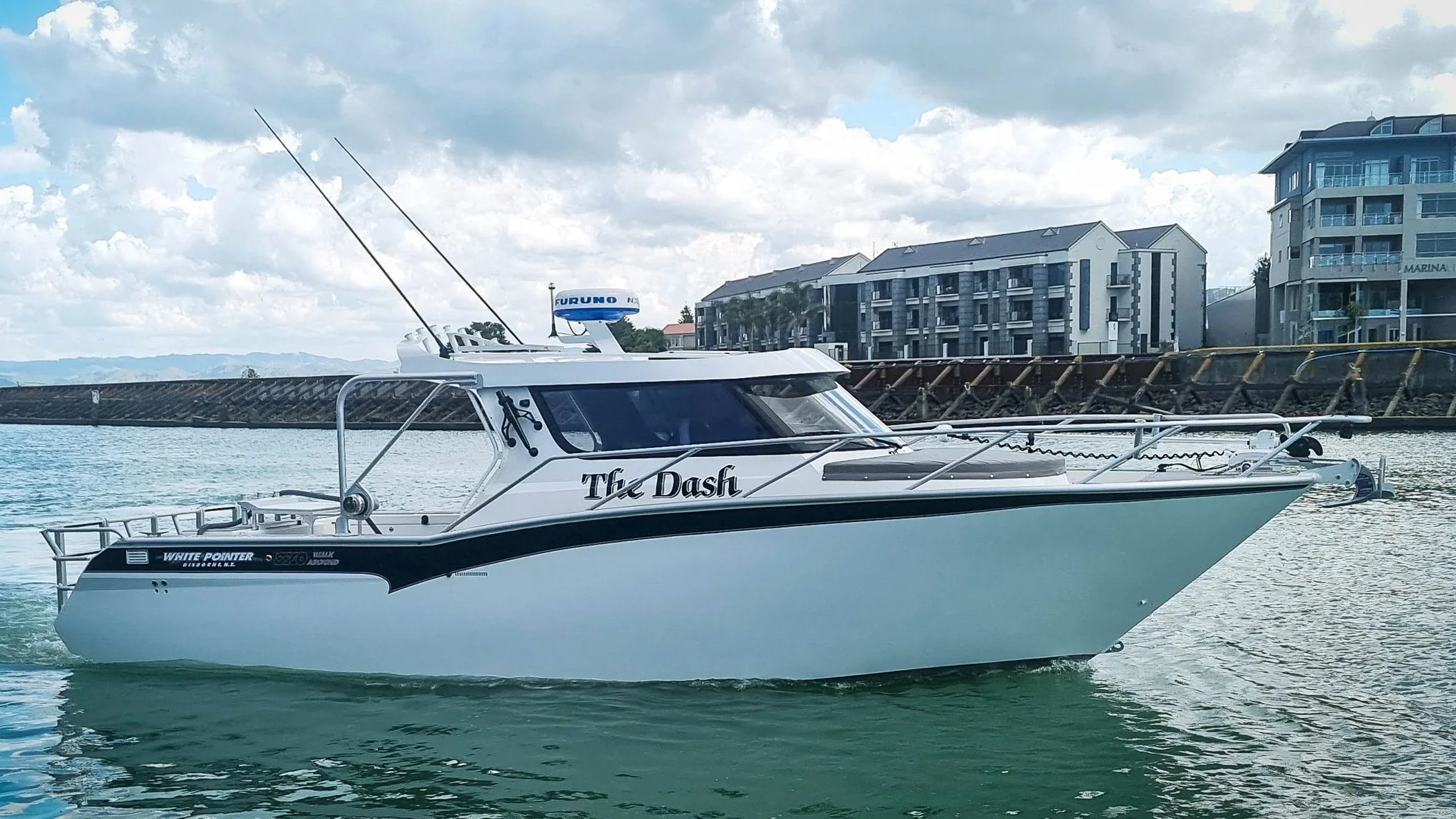 870 Walk Around aluminium fishing boat custom built by White Pointer Boats