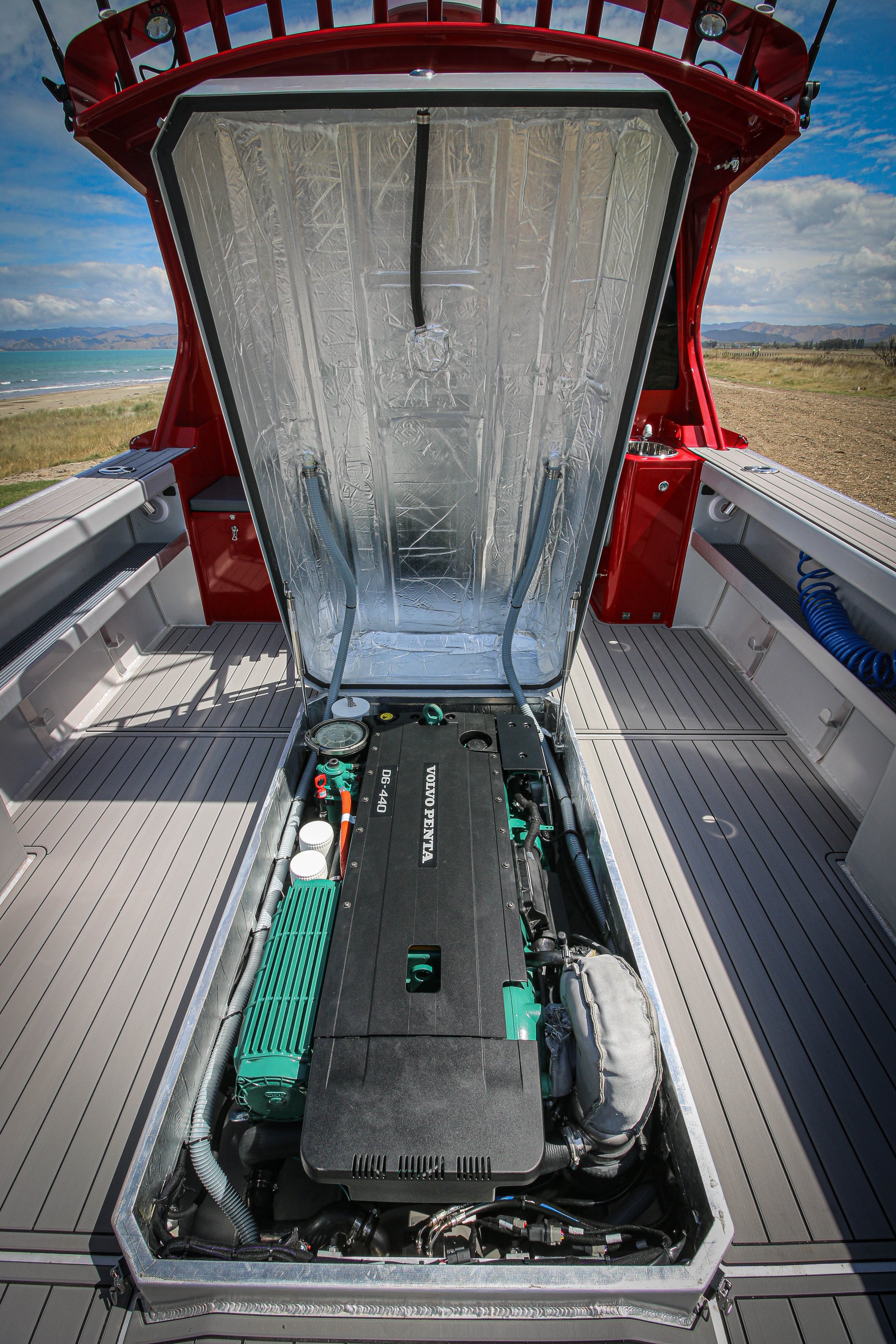 970 Pro Sportsman aluminium fishing boat custom built by White Pointer ...