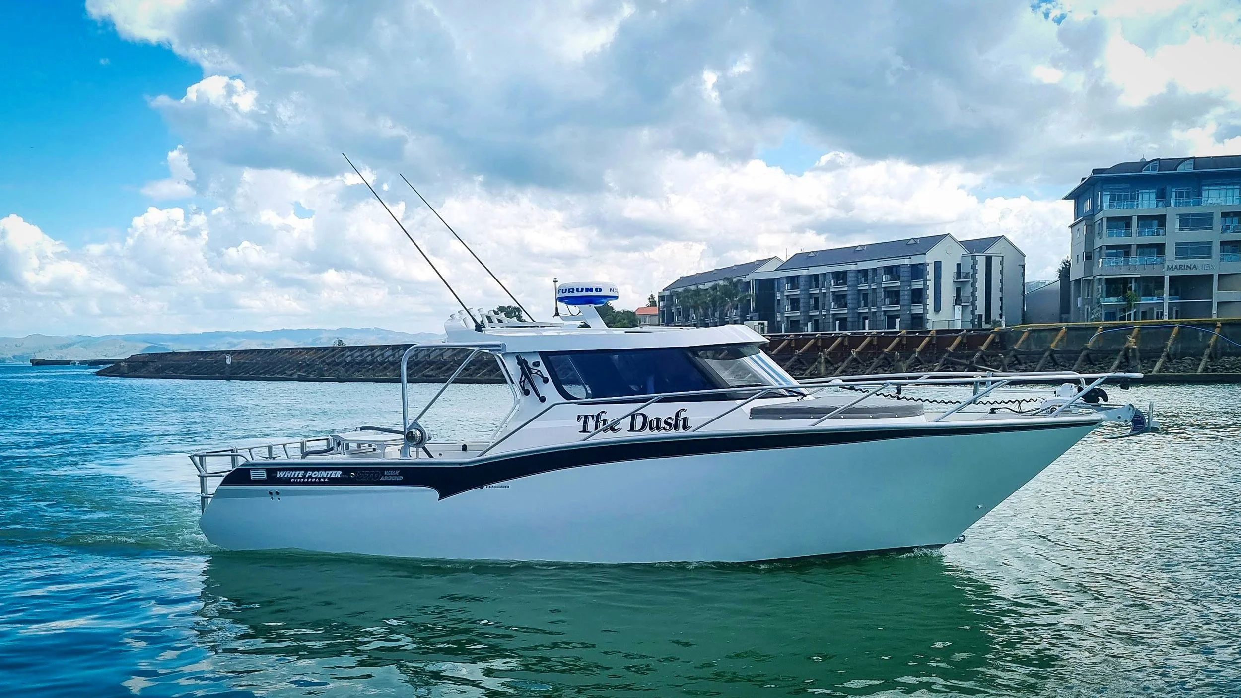 870 Walk Around aluminium fishing boat custom built by White Pointer Boats