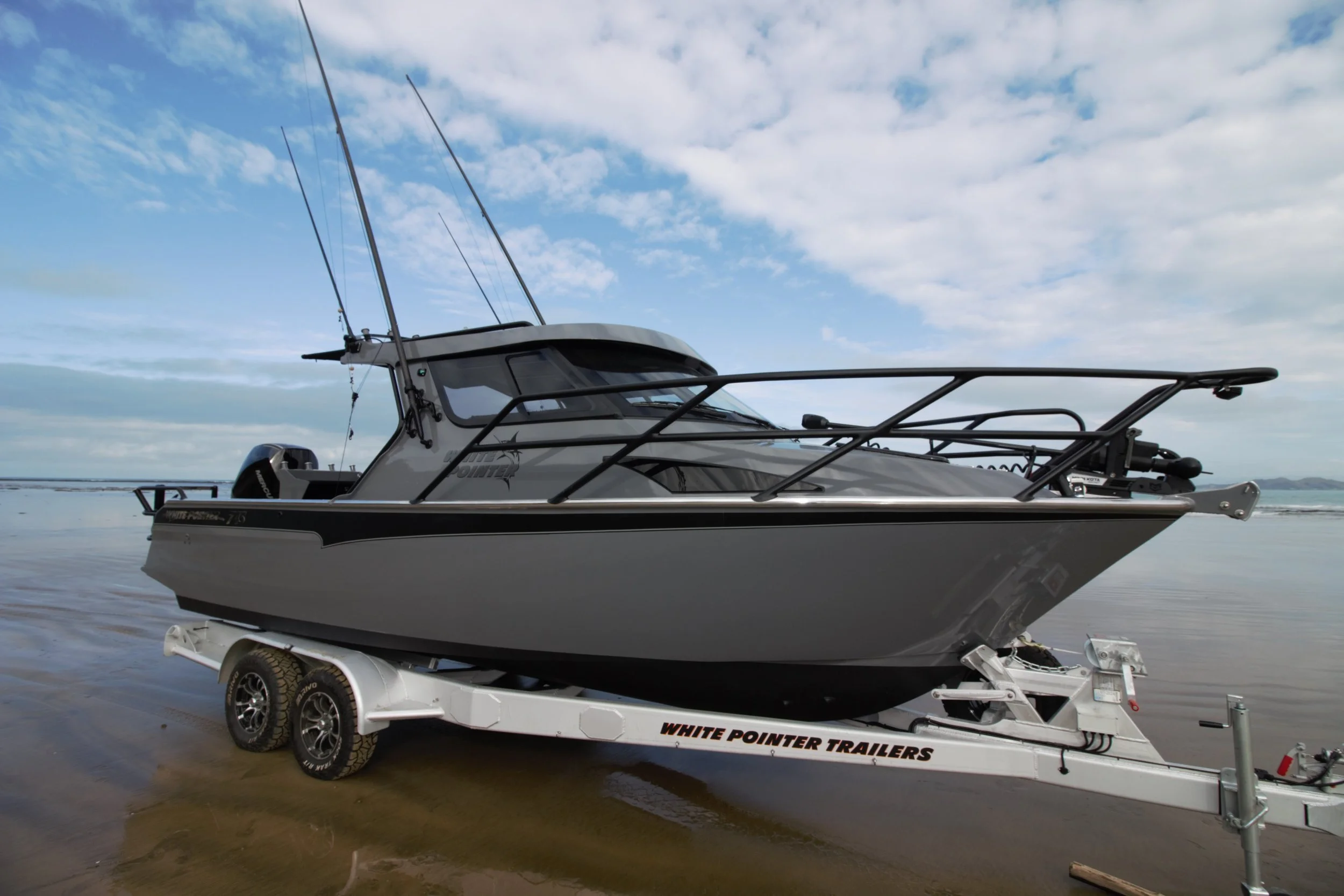 745 Sports Cruiser aluminium fishing boat custom built by White Pointer ...