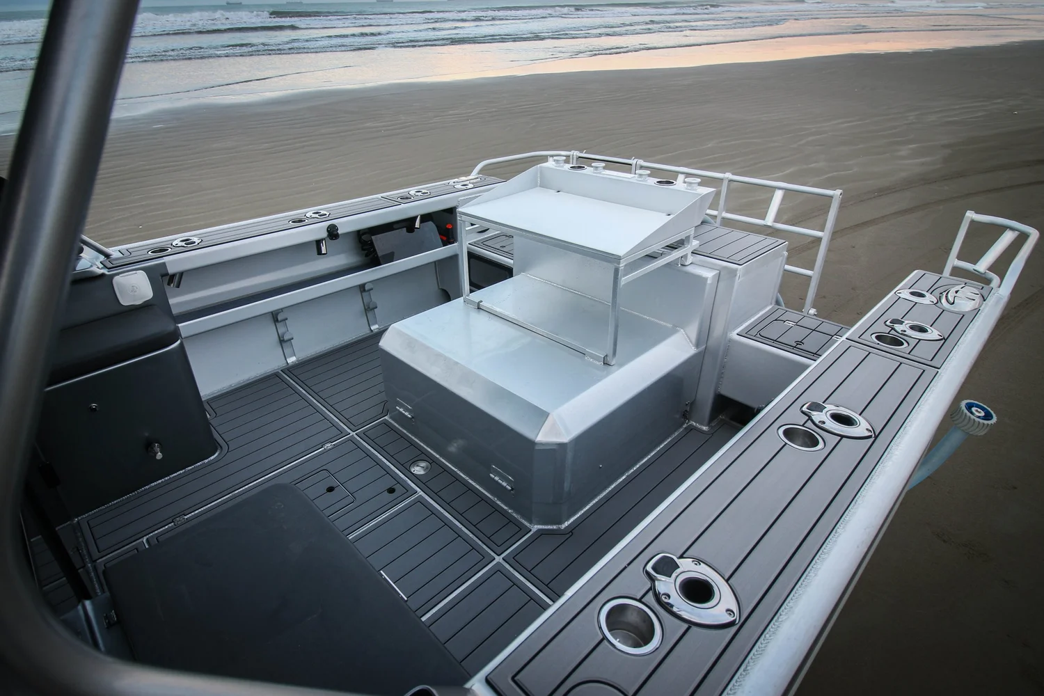 840 Sports Cruiser aluminium fishing boat custom built by White Pointer ...