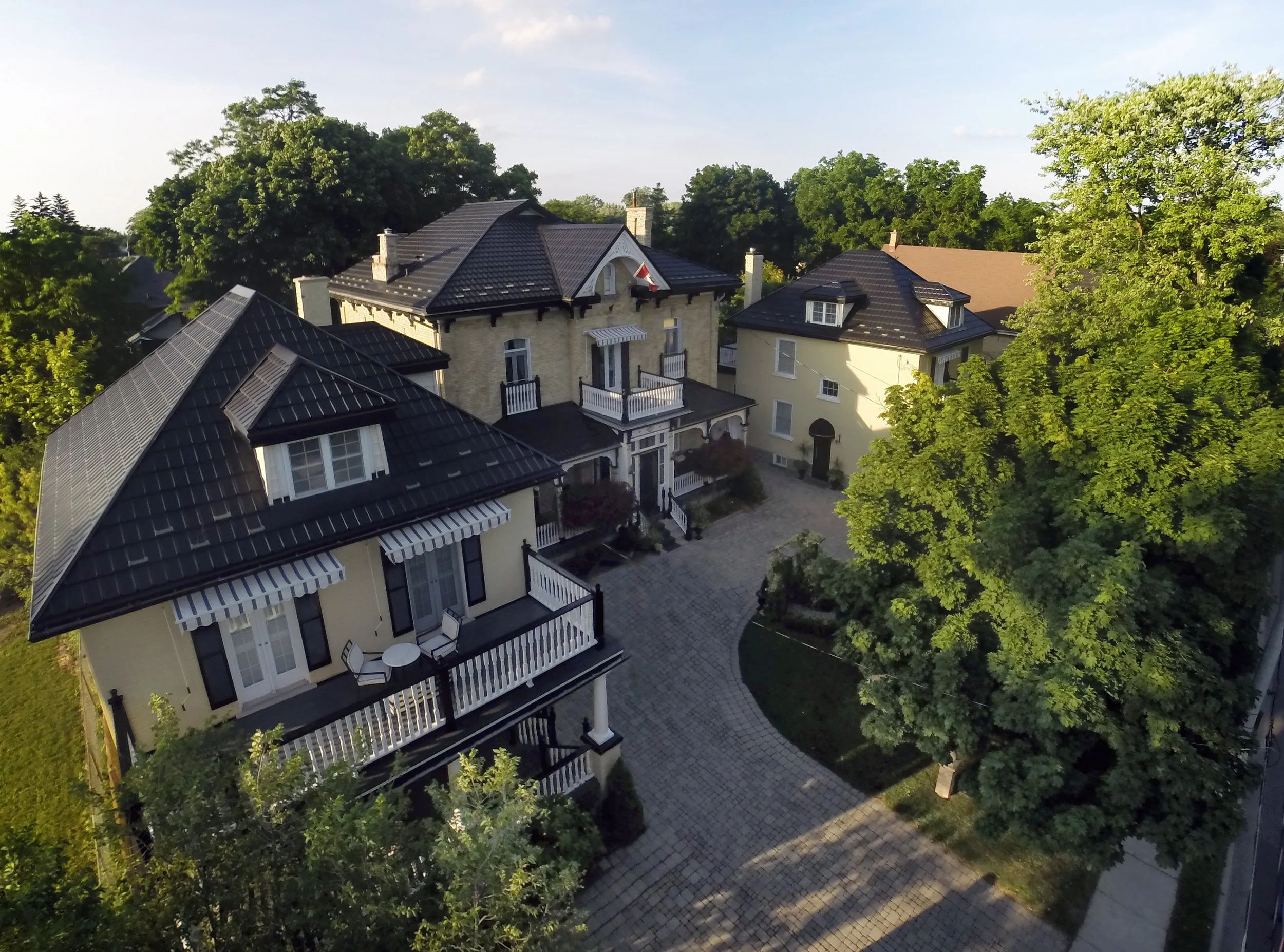 The Three Houses Inn