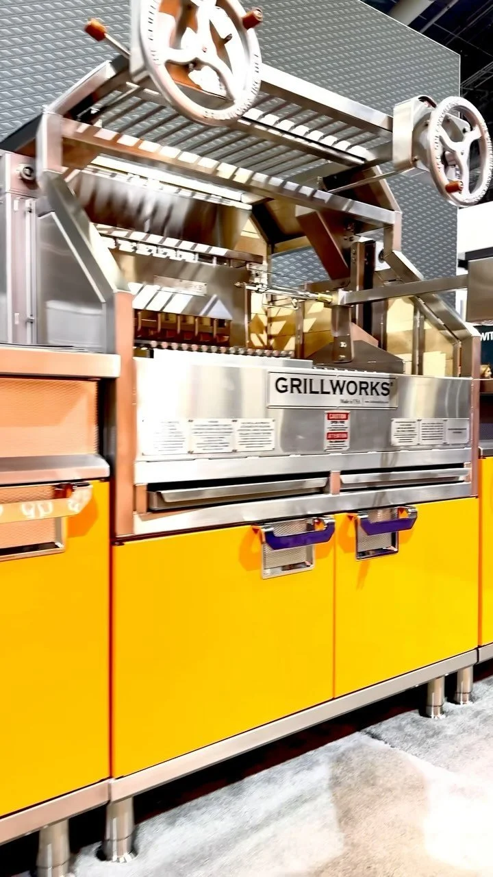 The Grillworks 36. 36" by 20" grilling surface. Family size. | GRILLWORKS