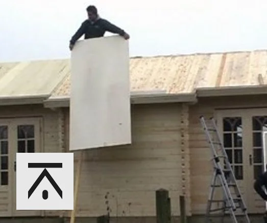 Fitting log cabin roof insulation — Keops