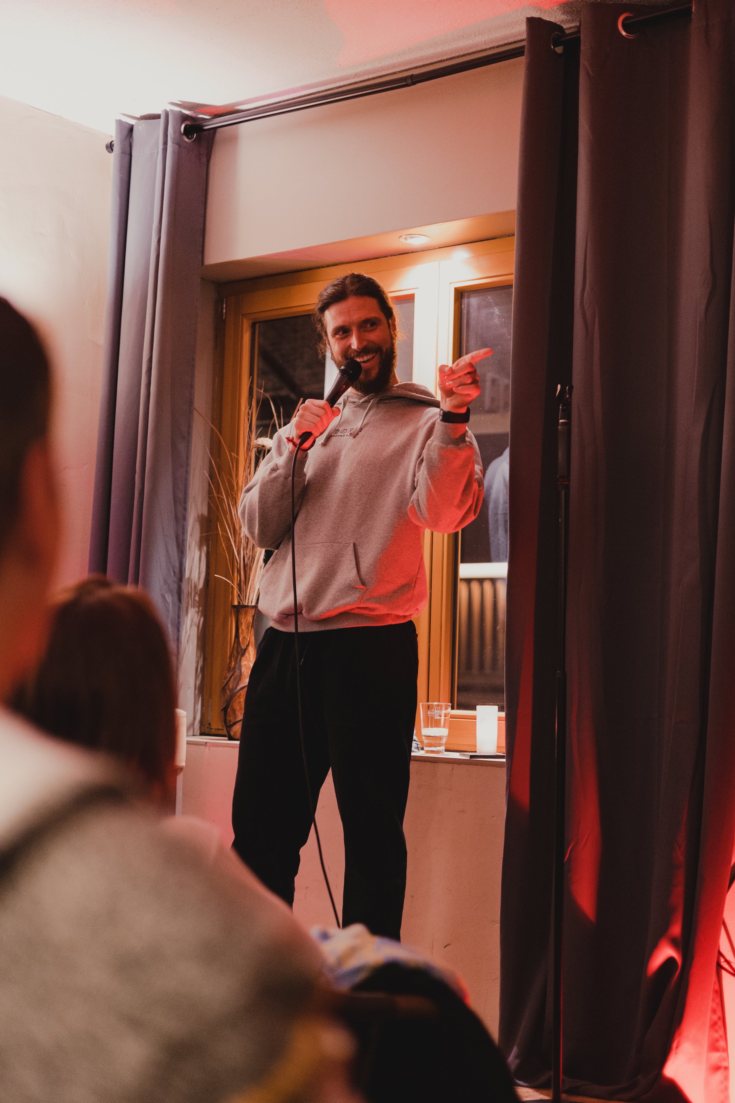 Comedians aus Hannover — Candid Comedy-Stand Up Comedy aus Hannover