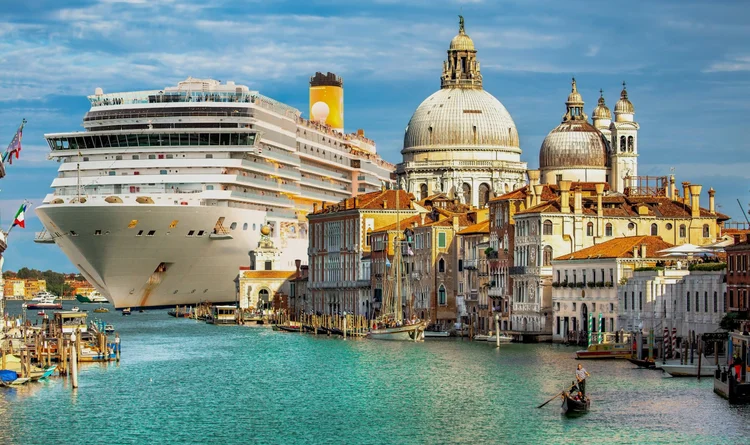 Venice’s Fight Against Overtourism: How the City Is Protecting Its ...