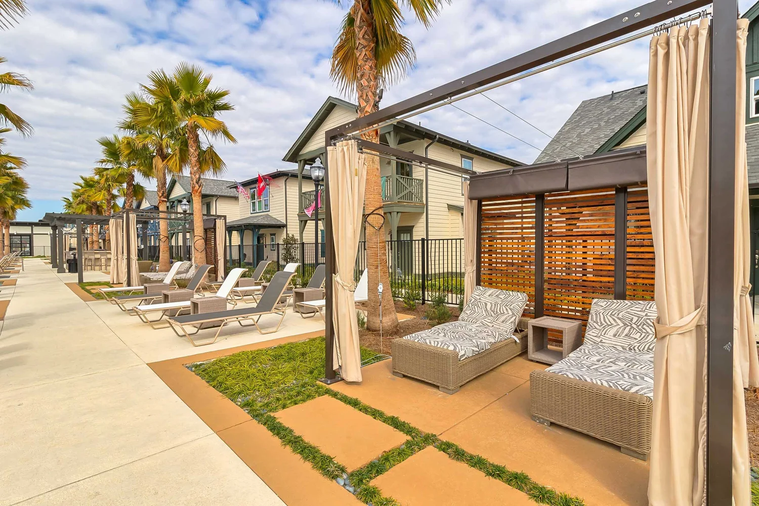 Gallery | Student Apartments Near LSU — Arlington Cottages & Townhomes