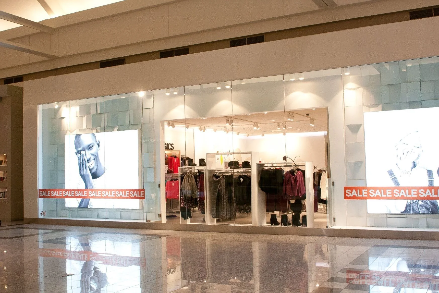 Commercial Glass Entrance Doors Installation in Las Vegas