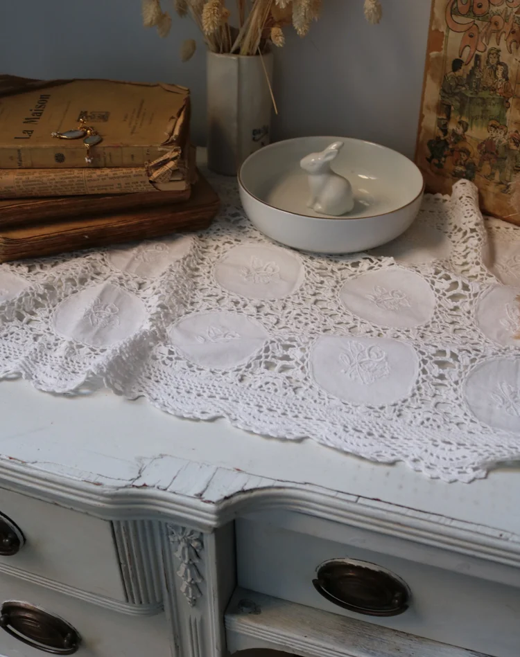 LA COSTE TABLE RUNNER — frisson