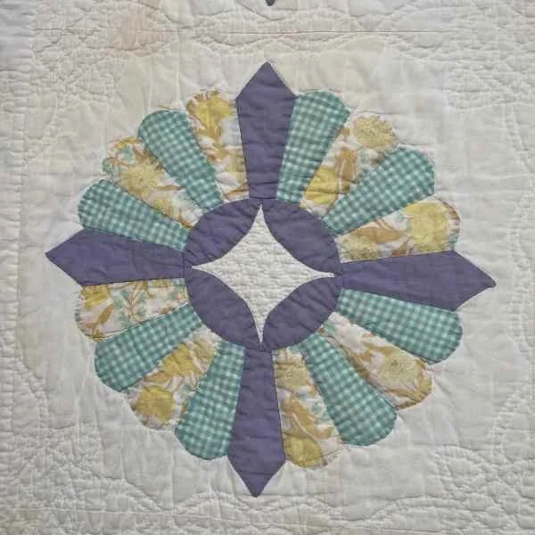 Lessons from an Old Fancy Dresden Plate Quilt — Sew The Distance