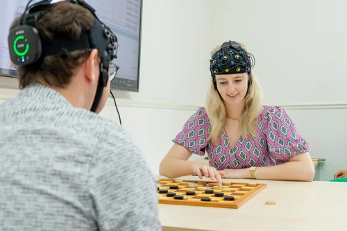 Brite Frontal - Wearable & flexible prefrontal fNIRS device — Artinis ...