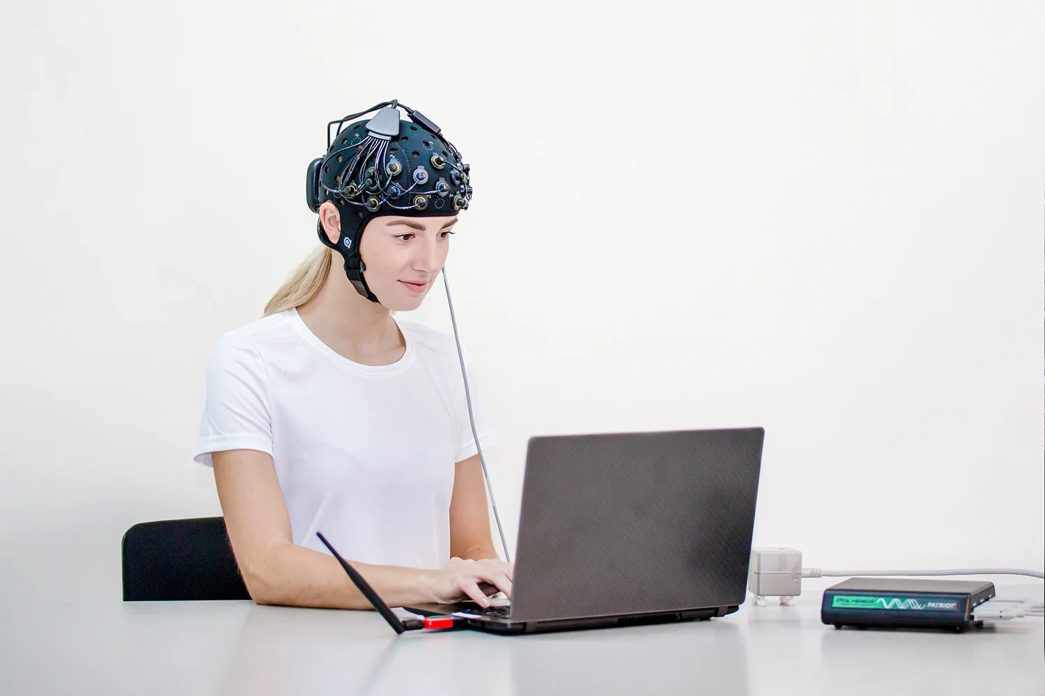 Brite - Wearable & flexible multichannel fNIRS device — Artinis Medical ...