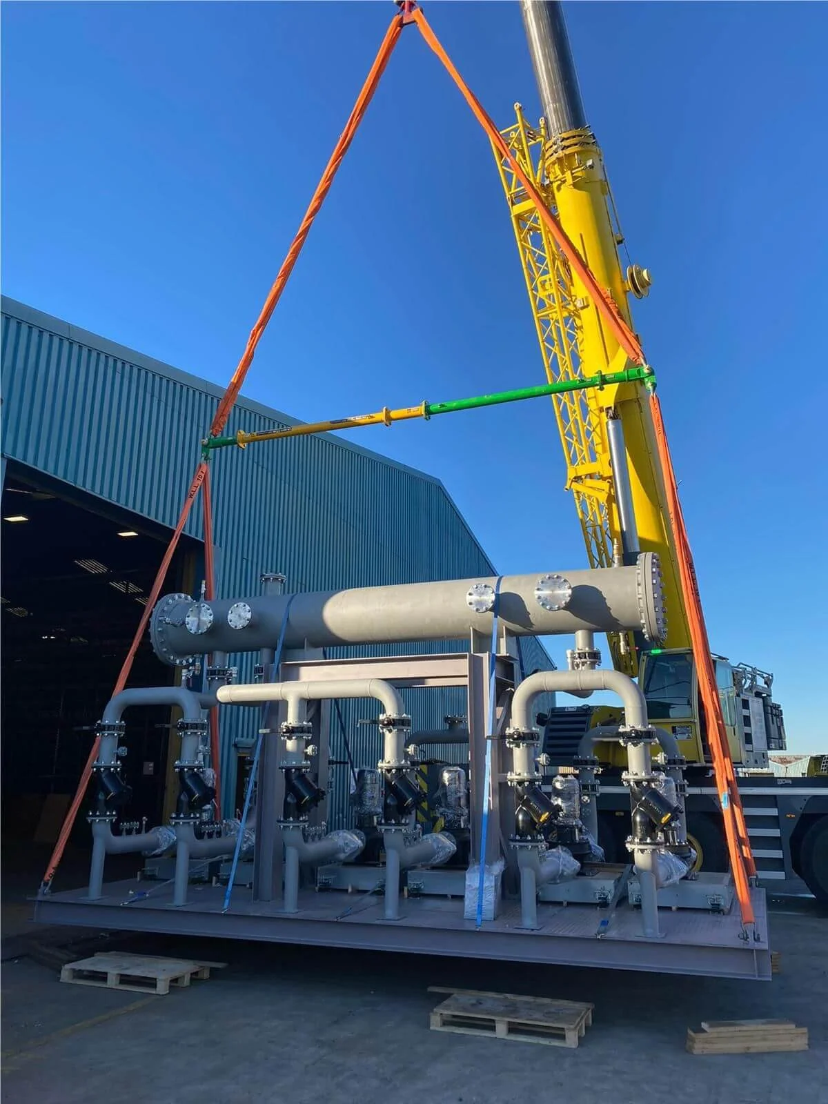 Crane Hire Vs Contract Lifting - What’s the Difference? — Buzzard ...