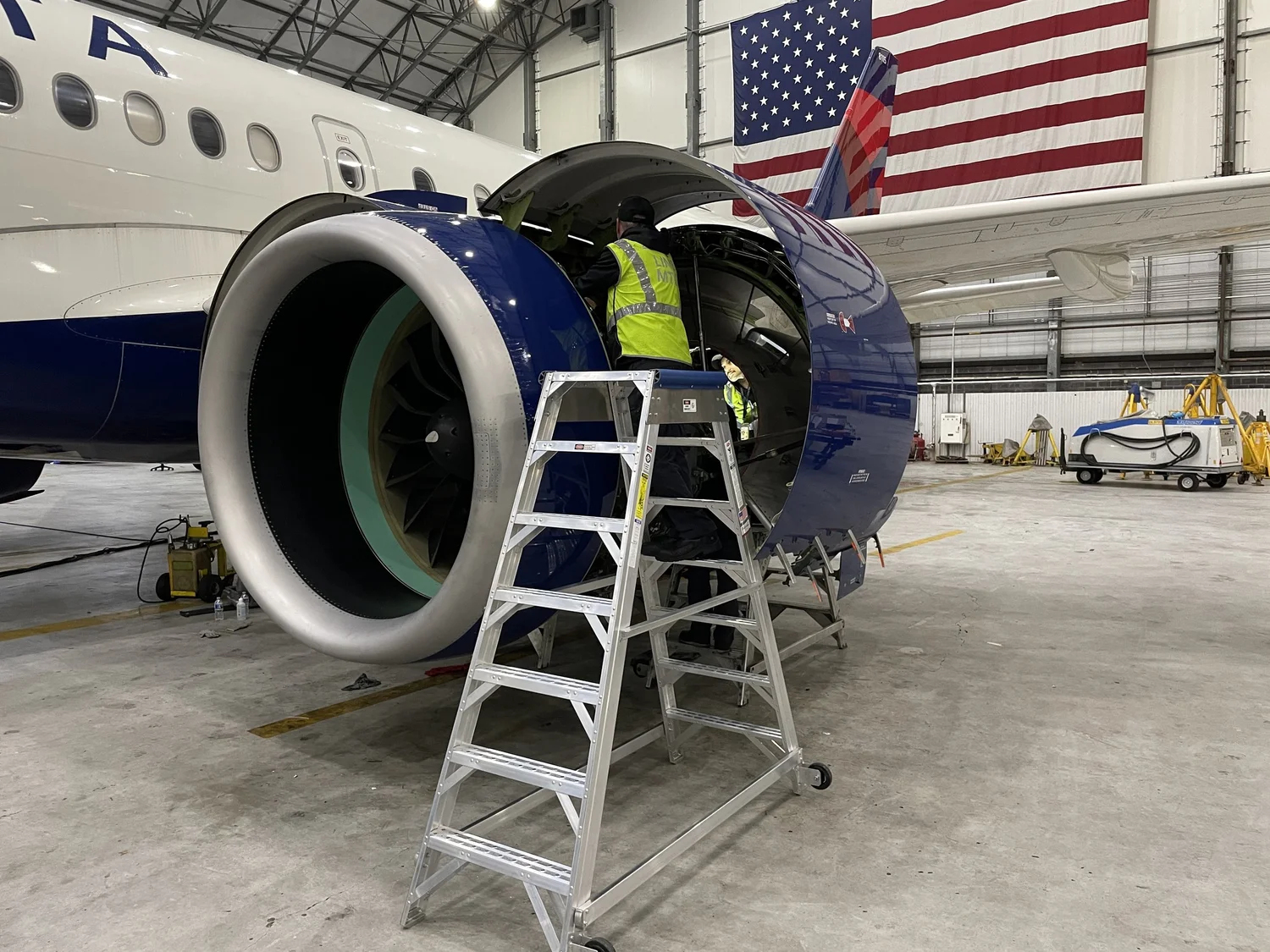 Aluminum Aircraft Maintenance Ladders — Metallic Ladder