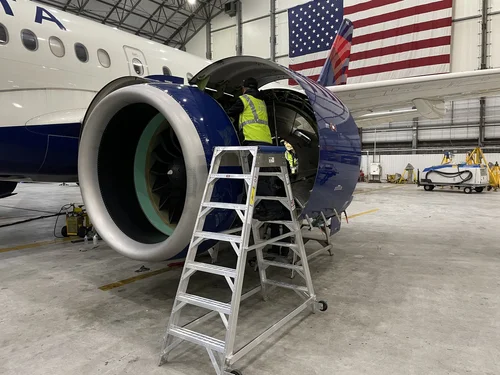 Aluminum Aircraft Maintenance Ladders — Metallic Ladder