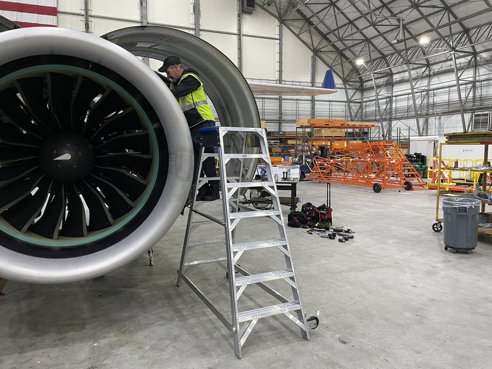 Aluminum Aircraft Maintenance Ladders — Metallic Ladder