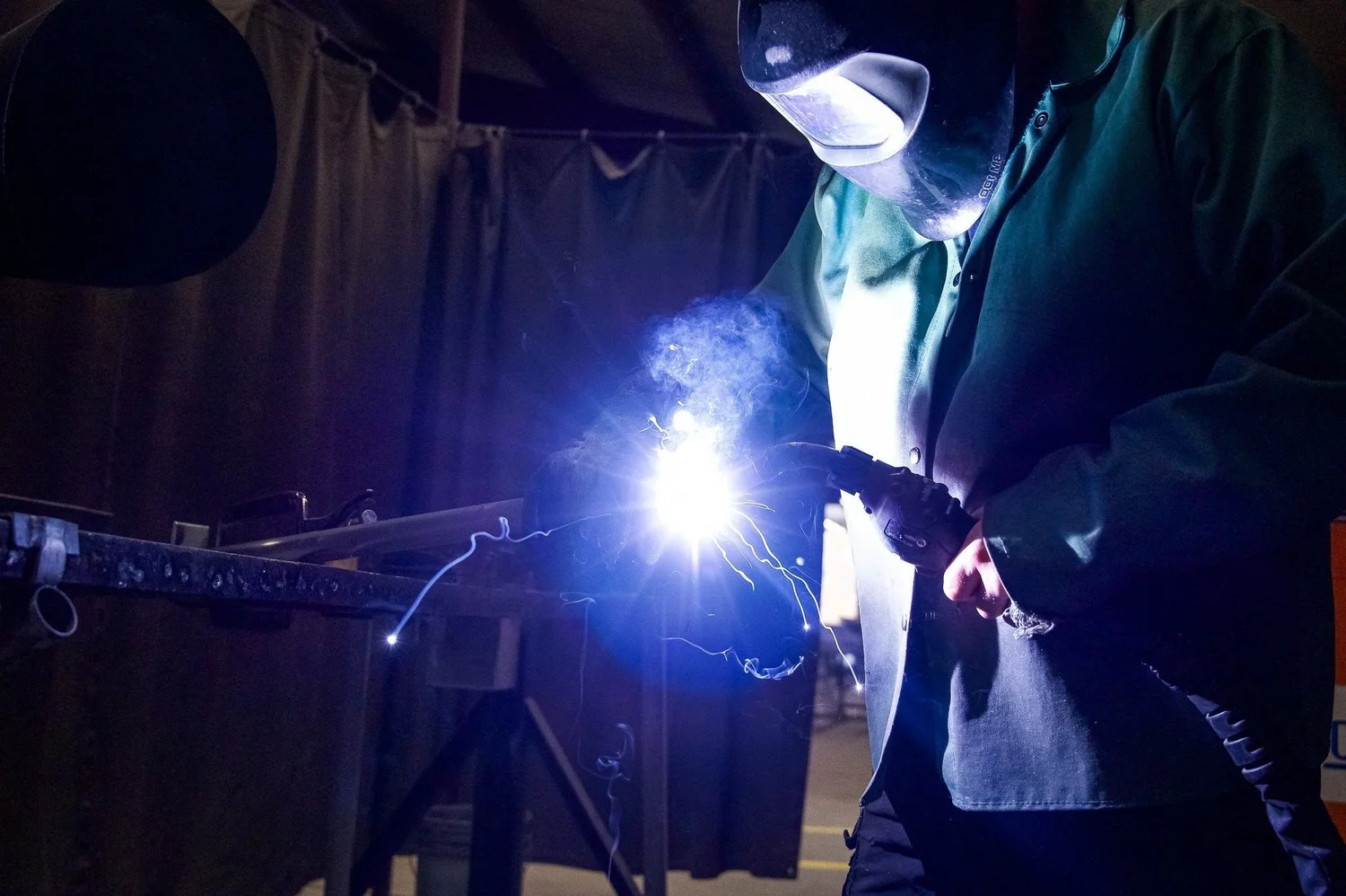 Metallic Ladder: Aluminum Ladders, Stairs, and Work Platforms