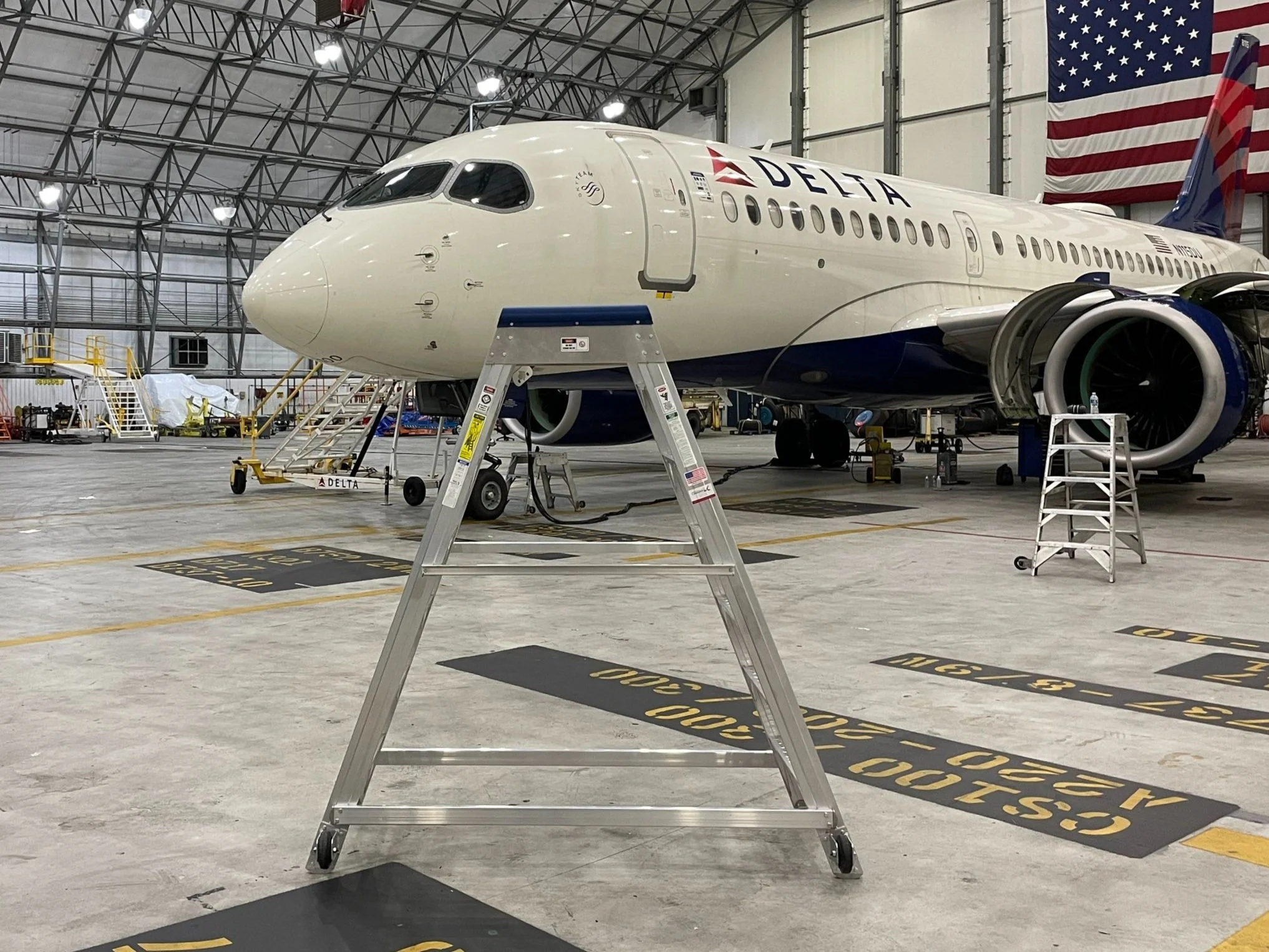 Aluminum Aircraft Maintenance Ladders — Metallic Ladder