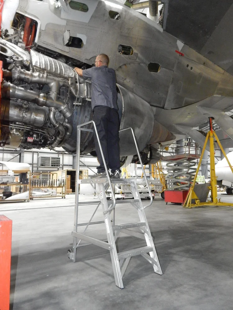 Metallic Ladder: Aluminum Ladders, Stairs, and Work Platforms