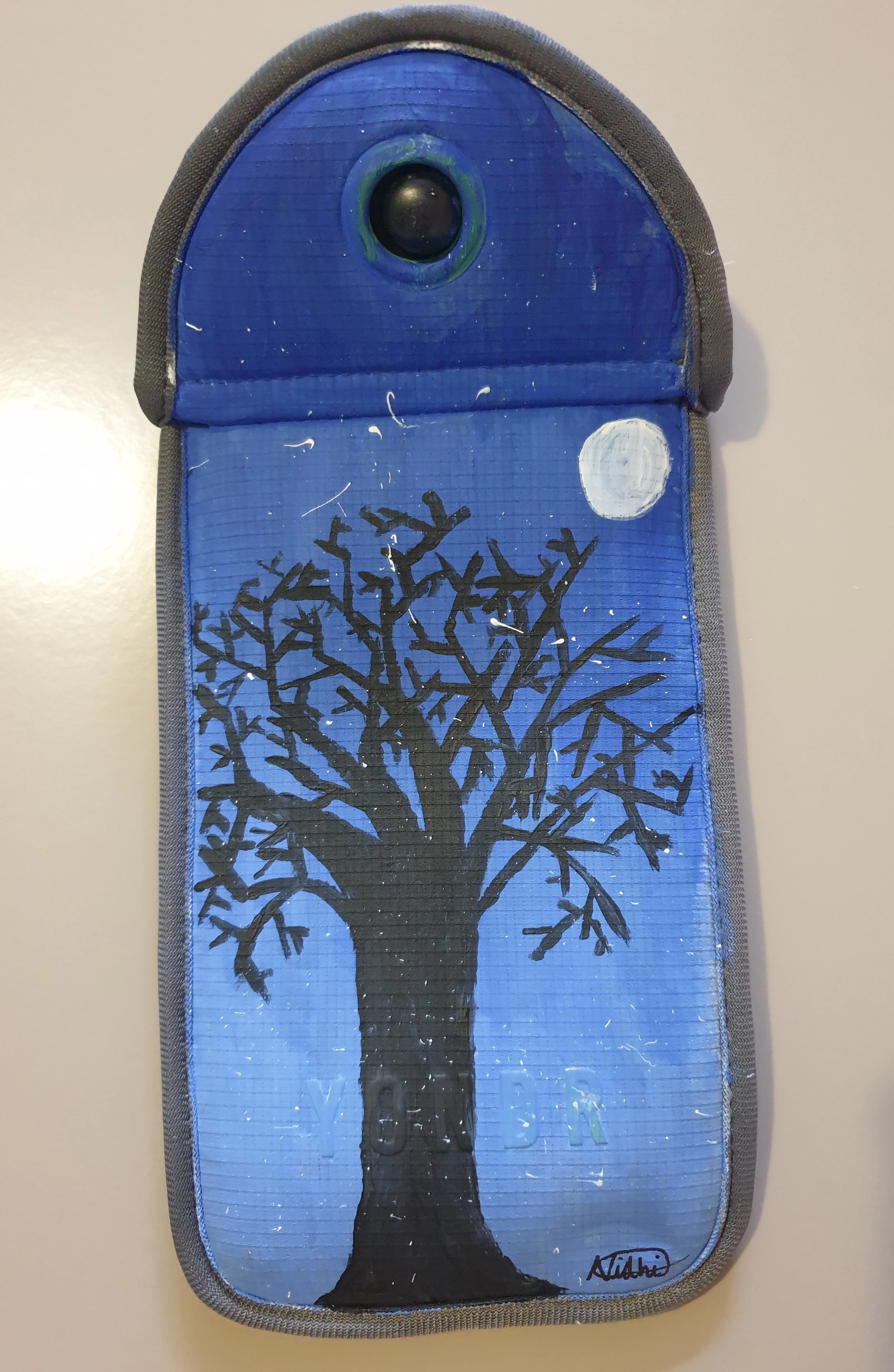 Student Pouch Artwork — Yondr