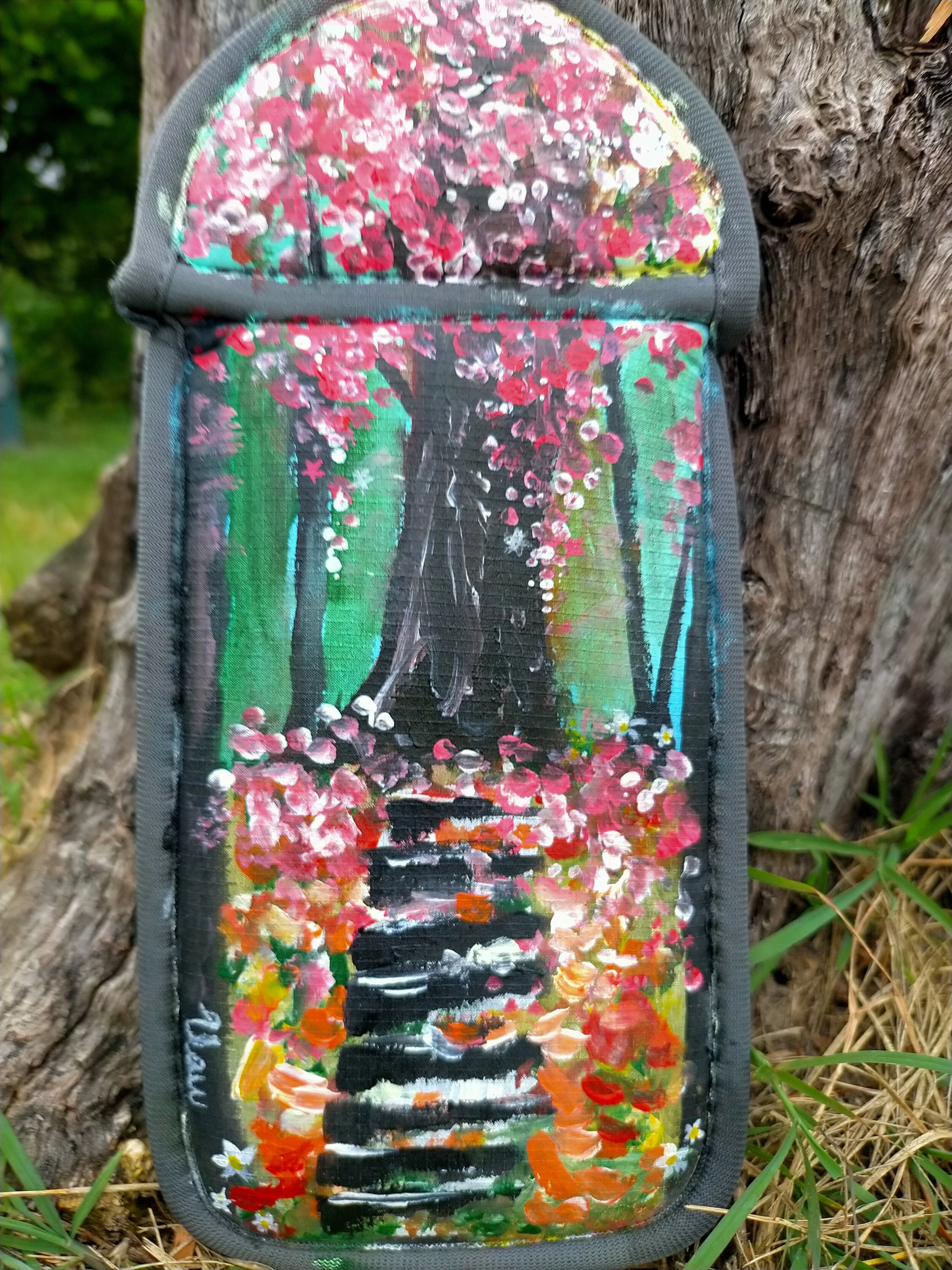 Student Pouch Artwork — Yondr