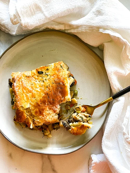 Easy and delicious plant-based pot pie with puff pastry. — Your Vegan Home
