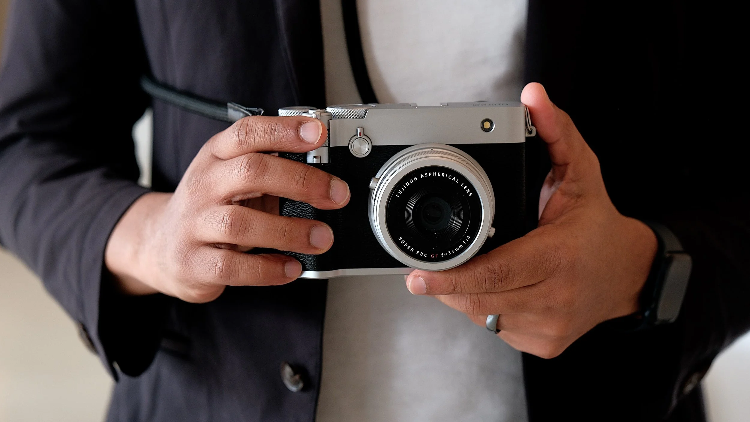 Fujifilm GFX100RF: 5 Game-Changing Features