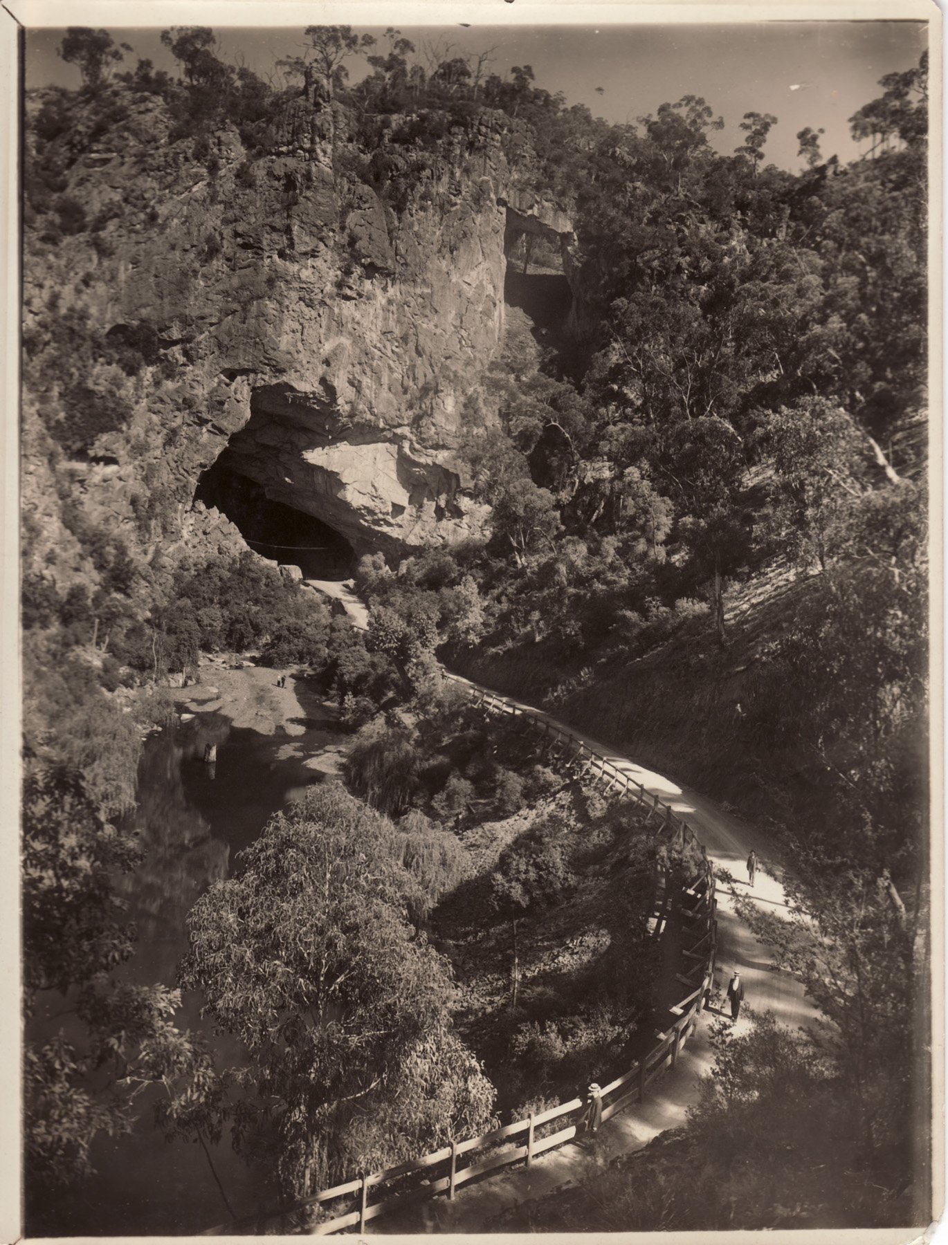 History — Jenolan Caves