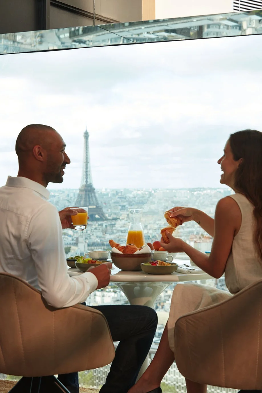 Enjoy a delightful brunch with a view of all of Paris. — Windo Skybar