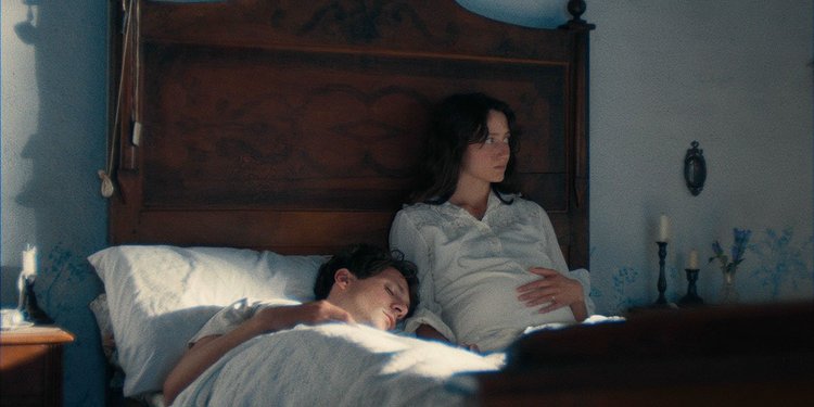 'Vermiglio' Review: A Visually Mesmerizing and Powerfully Potent ...