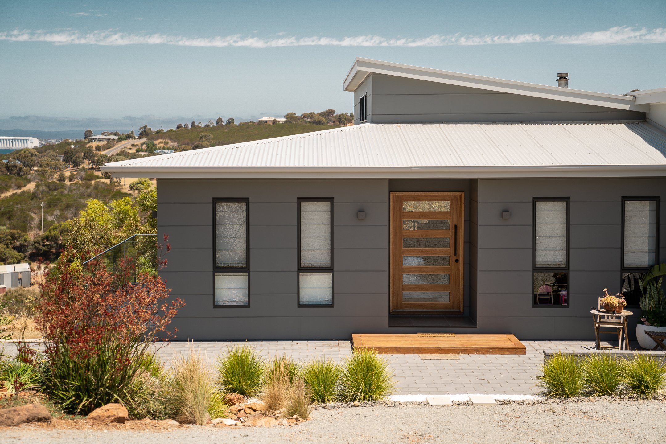 Howard Avenue — Arbon Building