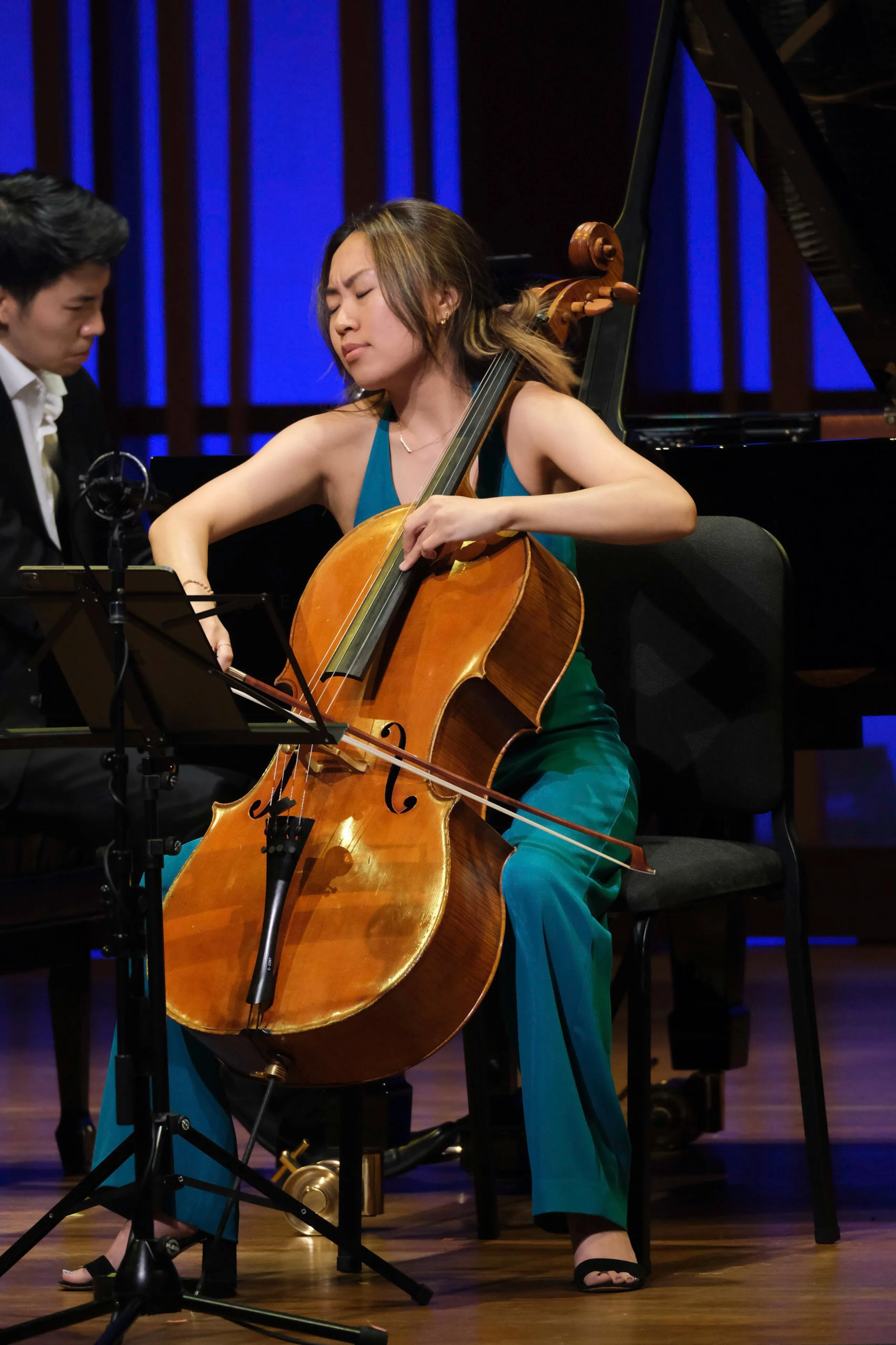 Julia Lee | Professional cellist and instructor based in New York City