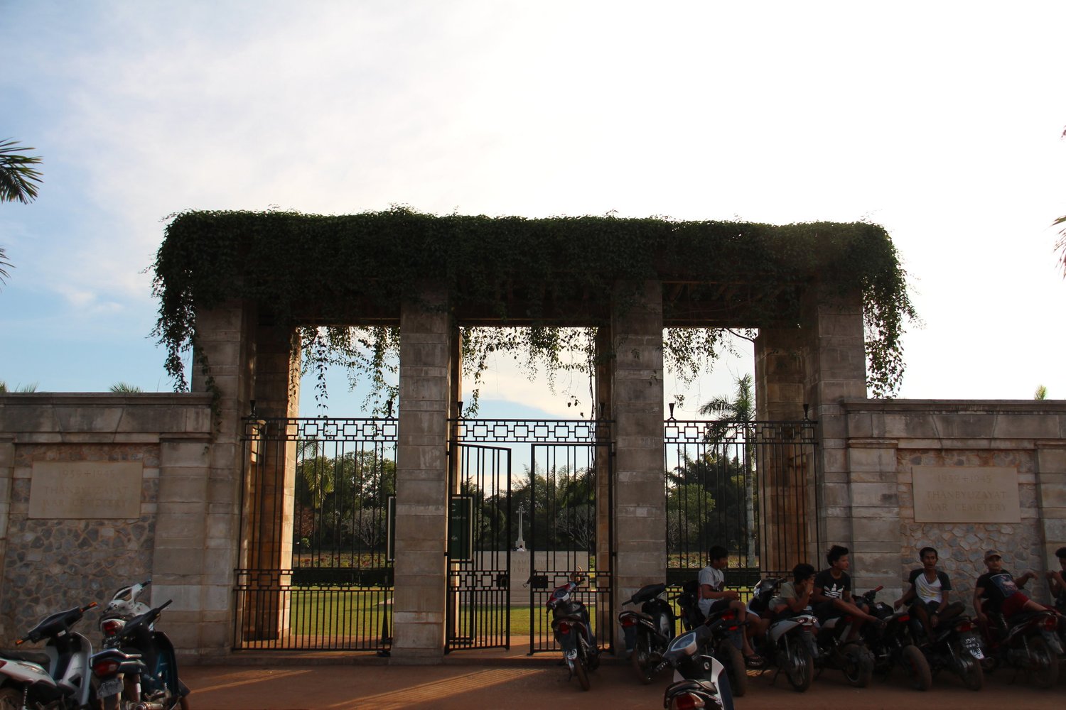 Cemeteries of the Burma-Thailand Railway — Historic War Tours