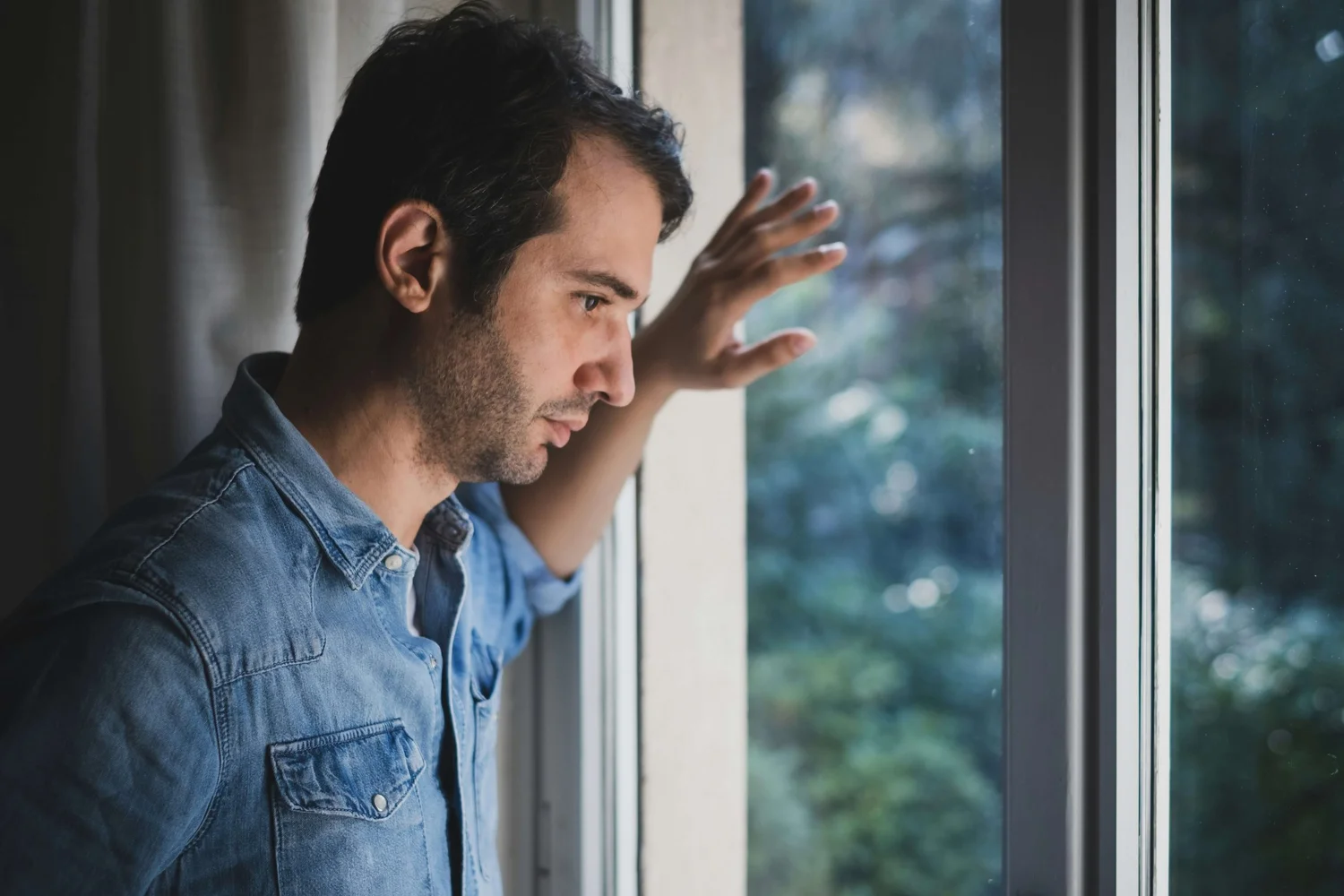 10 Early Signs of Cheating in a Relationship (And What They Might Mean ...