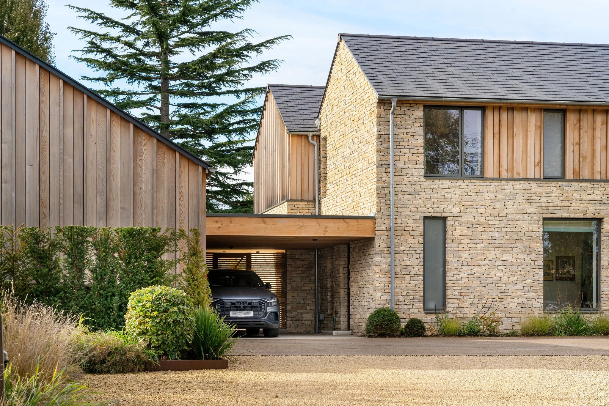 Contemporary front driveway with planting — INNES DESIGN STUDIO