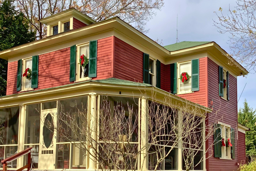 Celebrate the holidays at Lyle Simmons House, a festive retreat in ...