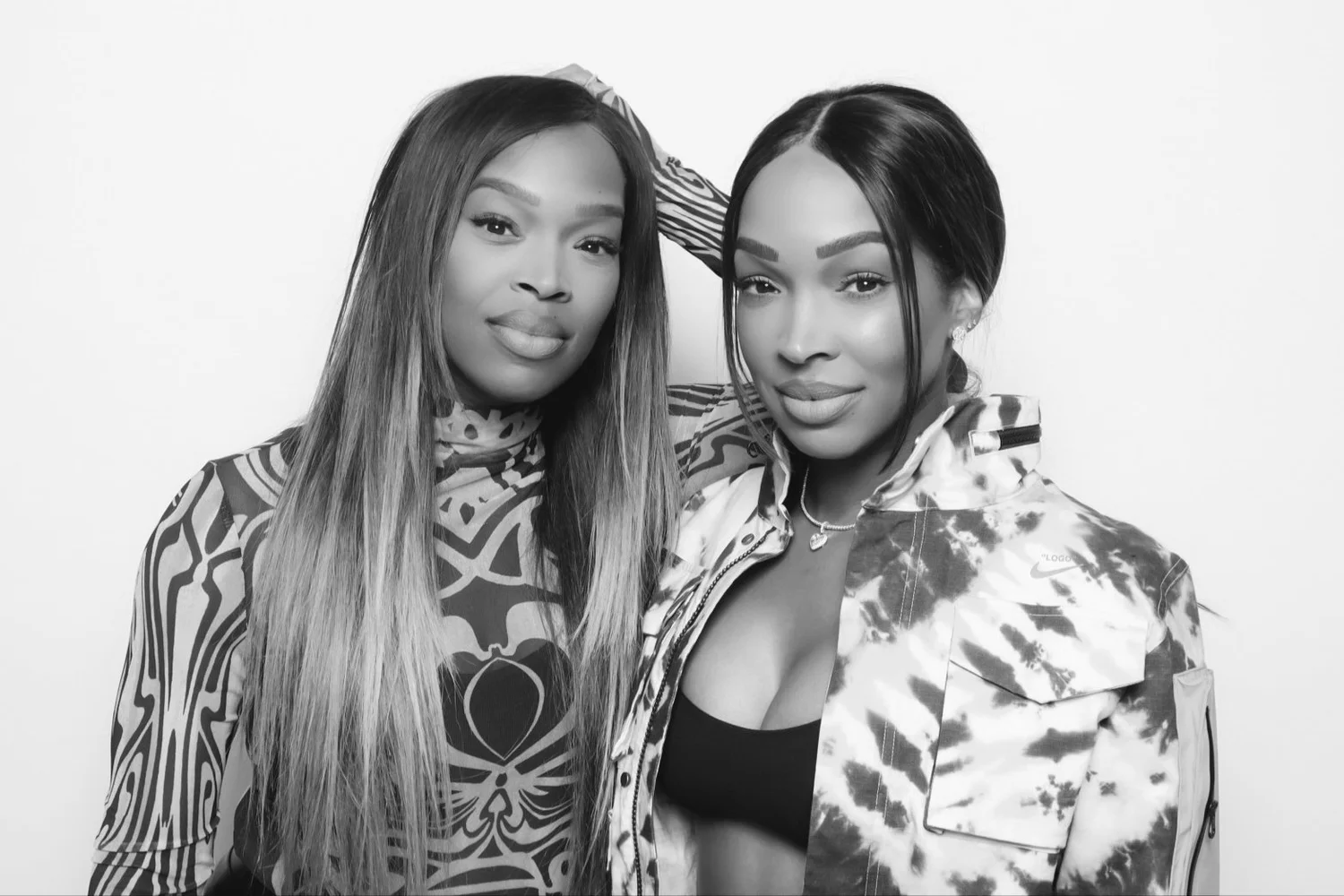 What is a glam booth? — TIPSY TWINS PHOTO BOOTH