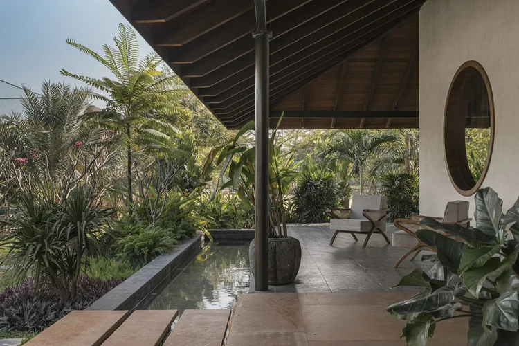 Courtyard House - 23 Degrees Design Shift — Greenitecture