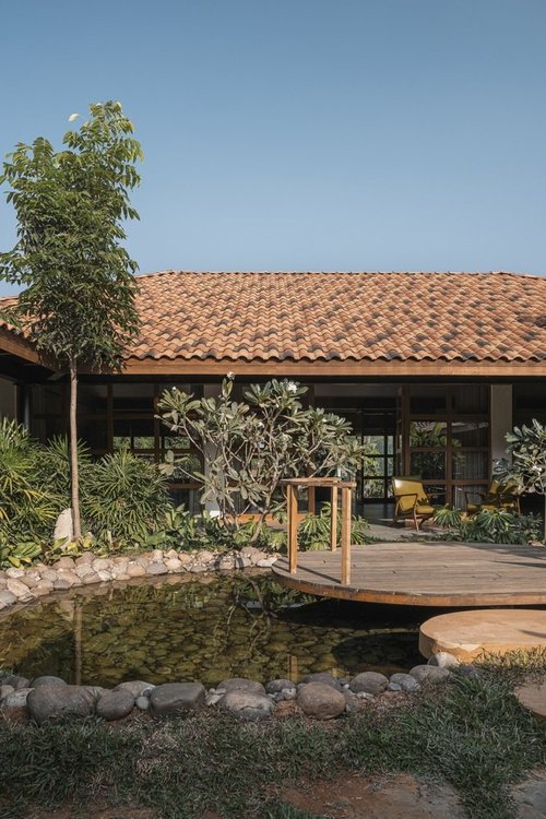 Courtyard House - 23 Degrees Design Shift — Greenitecture