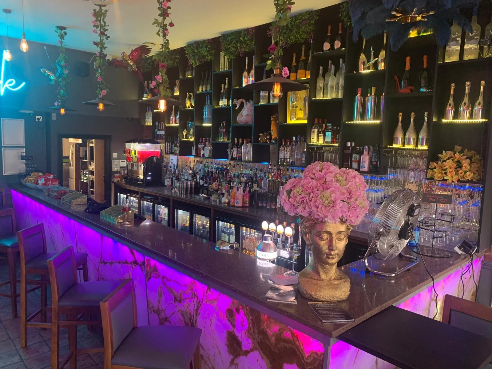 Gallery — Maverick Ladies Lounge