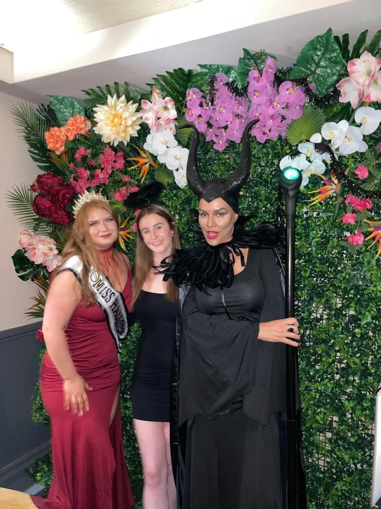 Gallery — Maverick Ladies Lounge