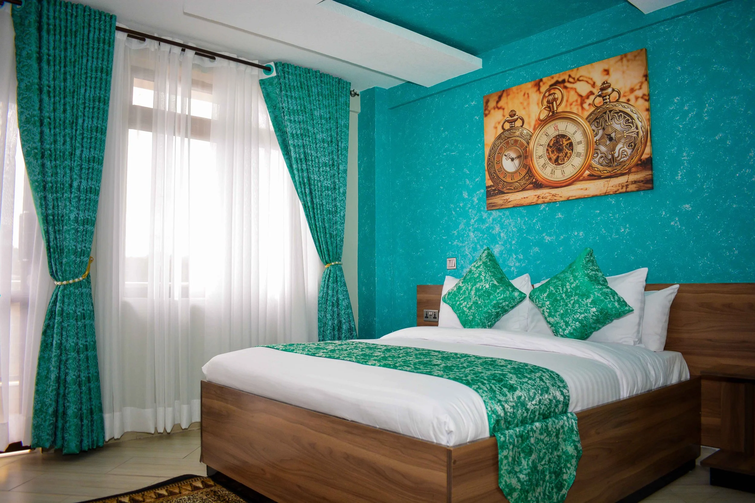 the 818 Hotel - Exclusive Travelers Hotel