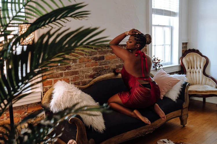 Celebrating Curves: Choosing Lingerie for a Plus-Sized Boudoir Photoshoot — Holly Douglas & Co