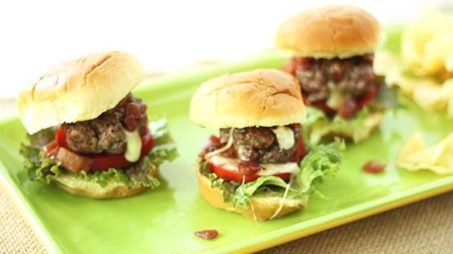 Who Invented the Cheeseburger? A Quick Bite into Its History