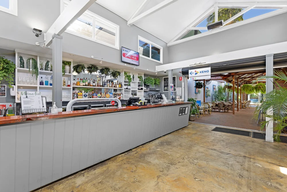 Bars & Gaming — Samford Hotel