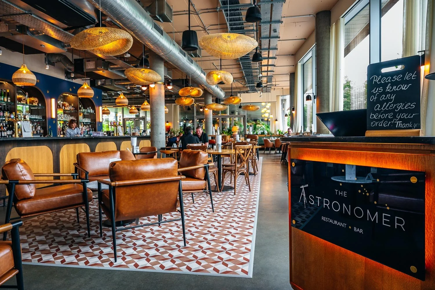 Pub & Restaurant in Eddington | The Astronomer