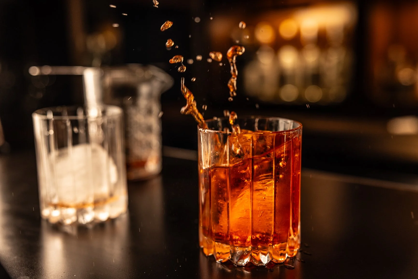 BACK BAR