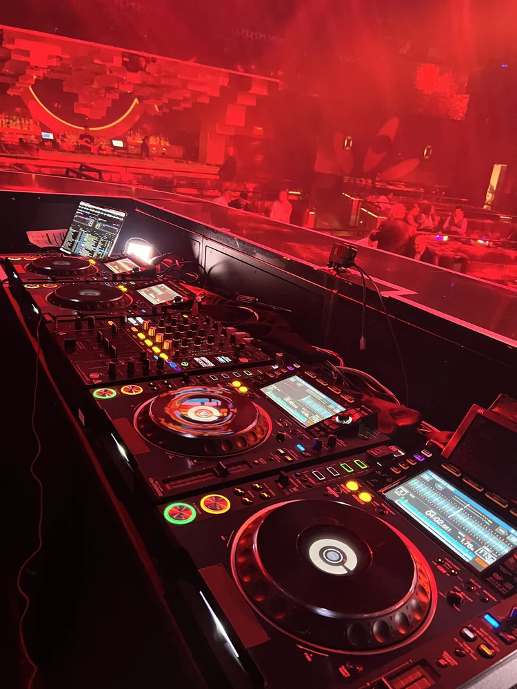 CLUB 87.7 FM Las Vegas