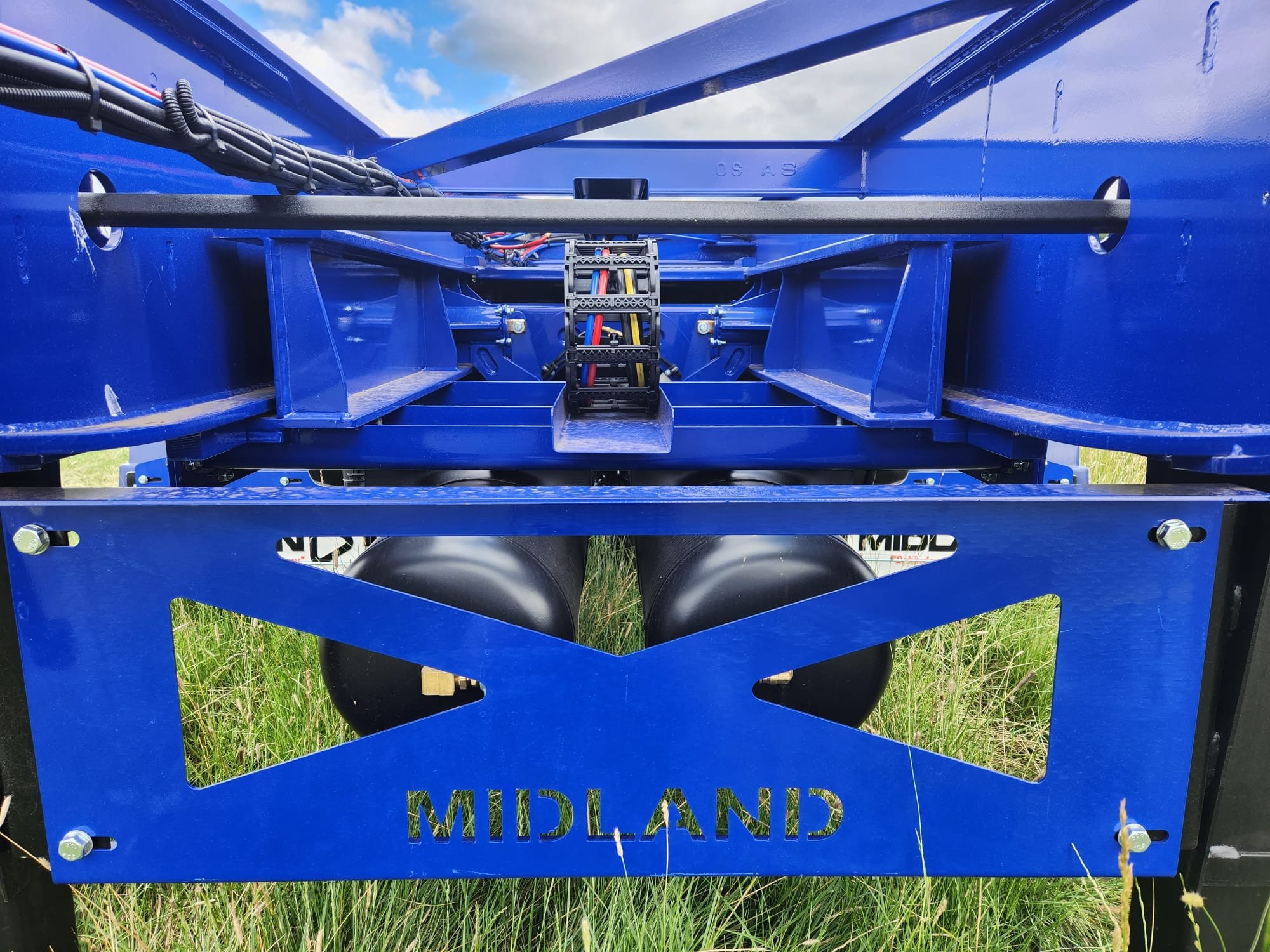 Midland Retractable Skel Trailer | Midland — Midland