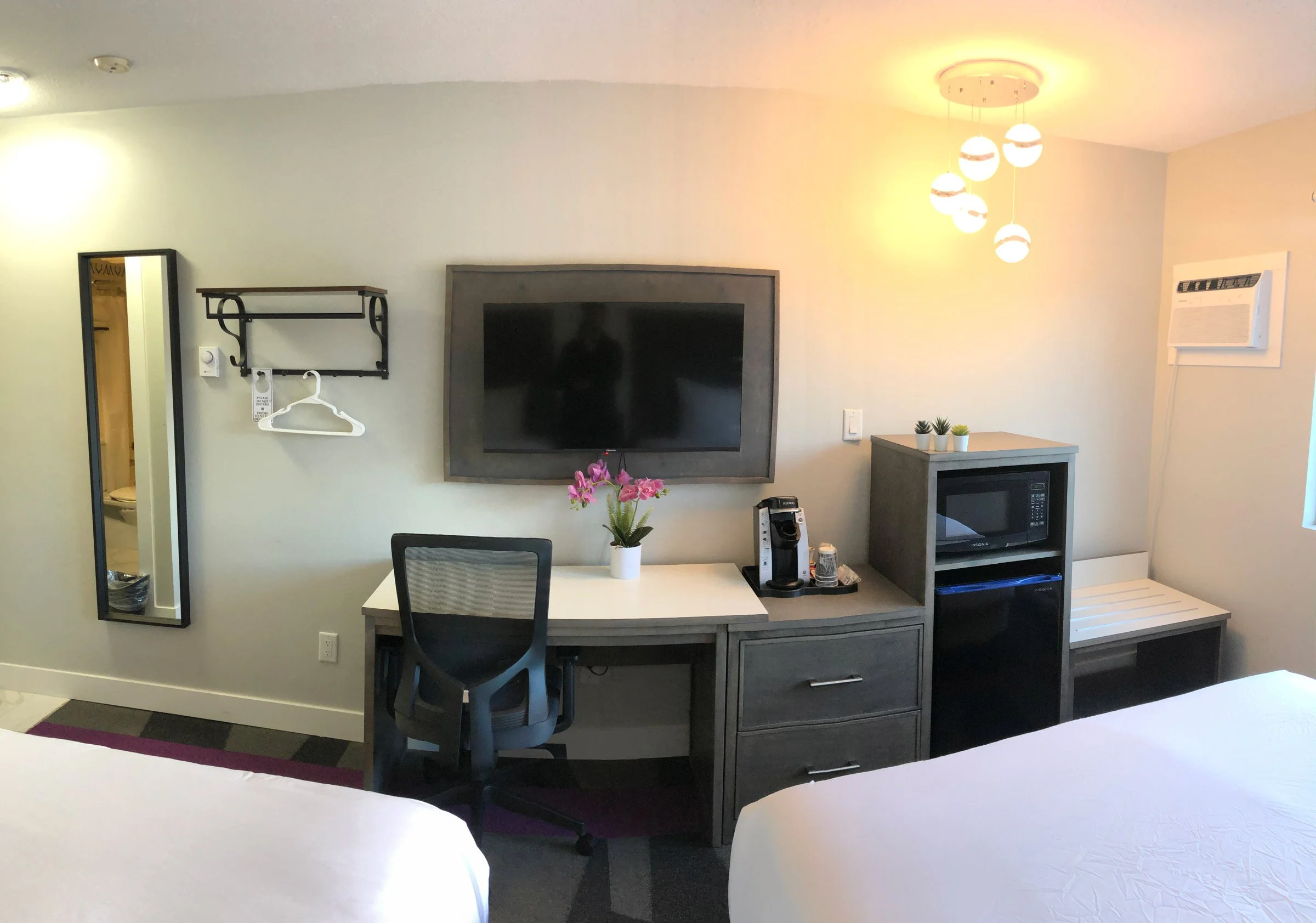 Rooms — The Spot at Porpoise Bay, Hotel & Marina · Sechelt, BC